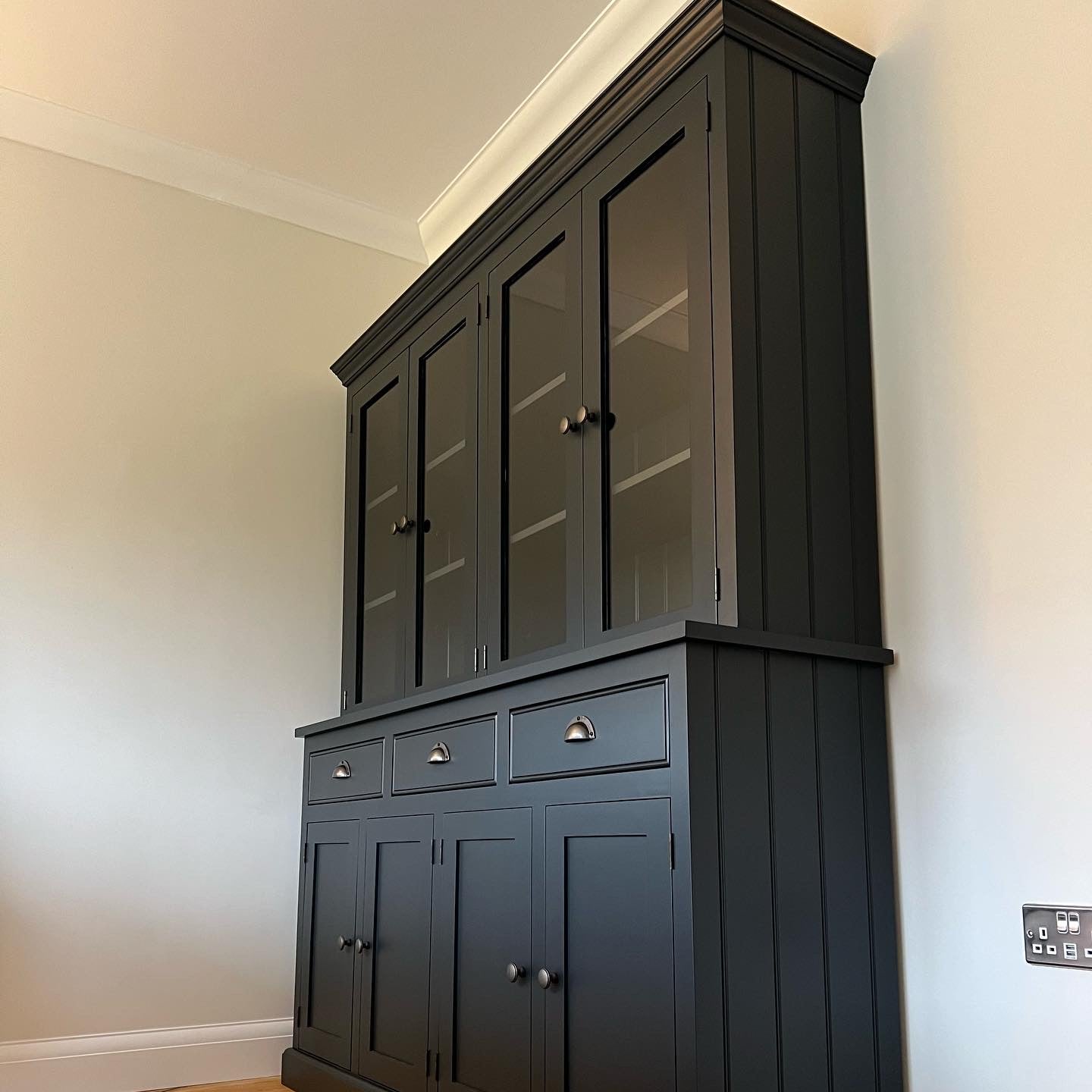 Detailed Glazed Dresser - Willis & Stone : Willis & Stone